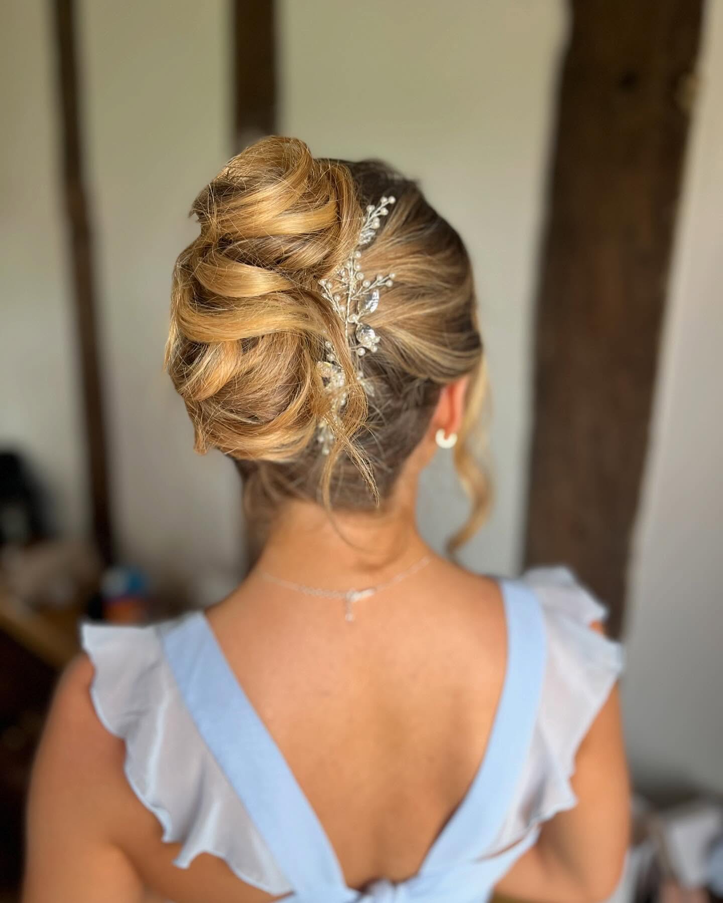 25+ Stunning Bridesmaid Updo Hairstyles for Long Hair – HairyDiary
